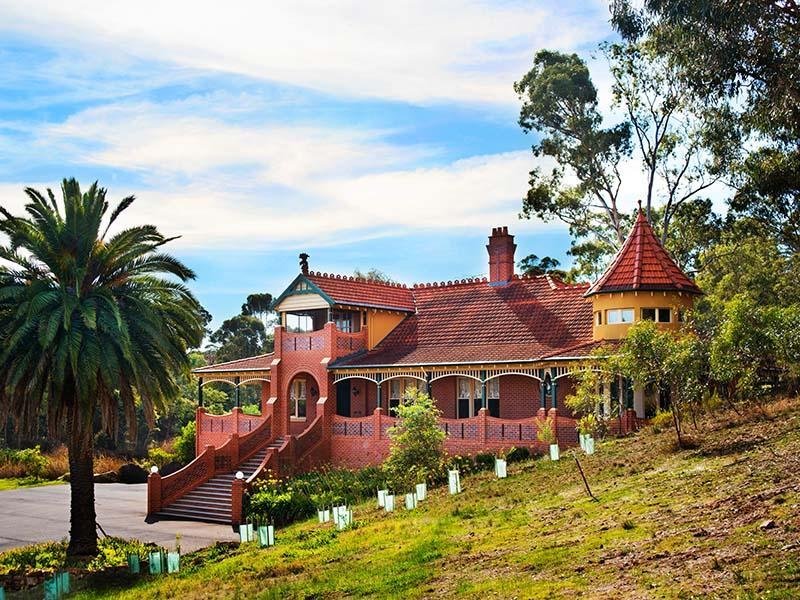 9 Brown Street, Castlemaine, Vic 3450 - Property Details